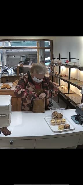 店被偷麵包 但是很便宜🫠 #報案嘍~ - B116-1 留言 | Dcard