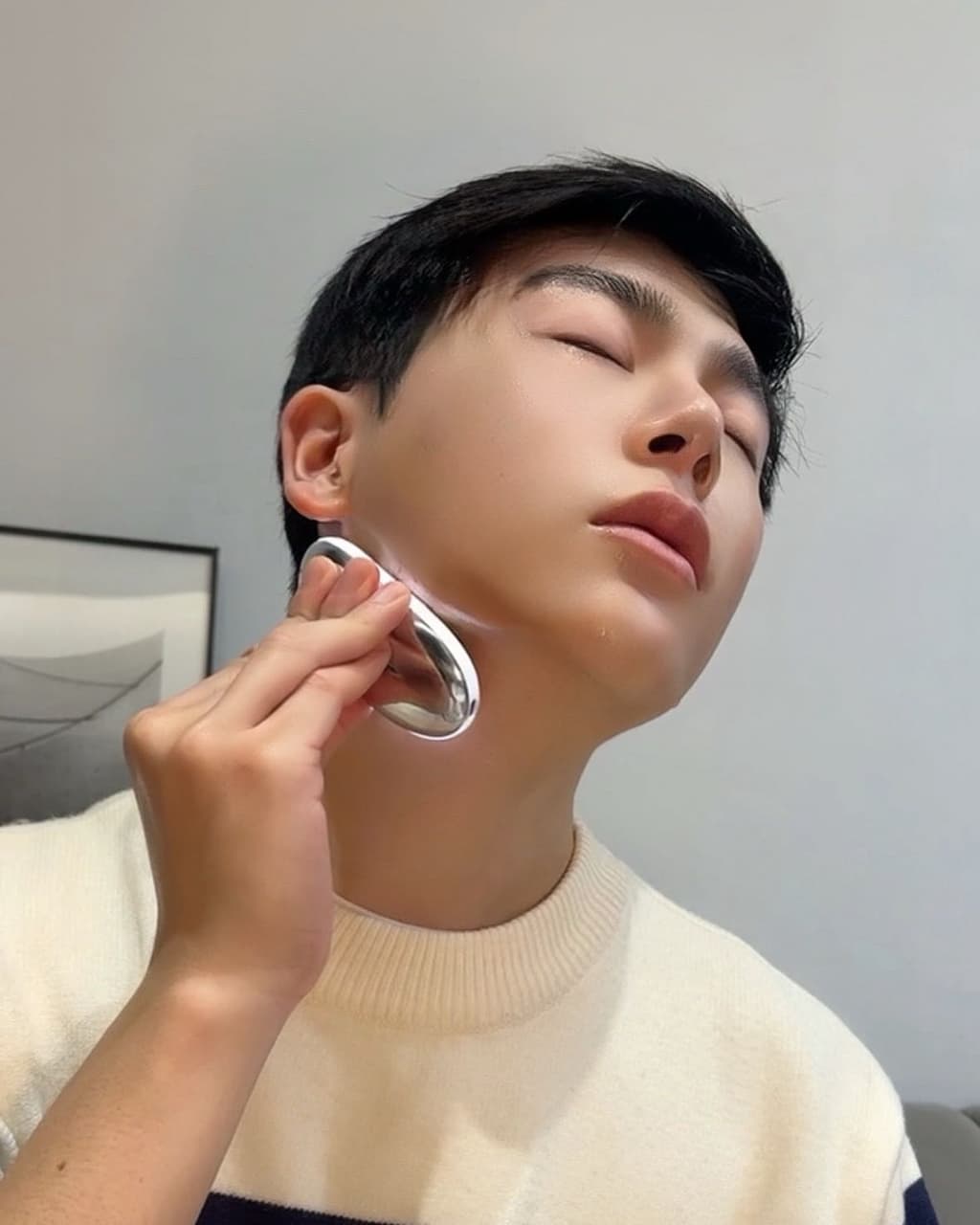 審美黑科技！ZIIP 微電流美容儀 - 查理QQ _穿香水 (@charlie_qq) | Dcard