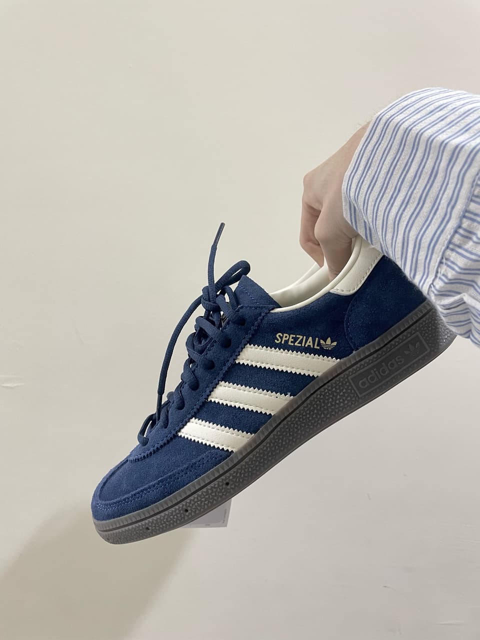 中了adidas的毒💙🫐 - shihhhhhhh🌷 (@chili.kg) | Dcard