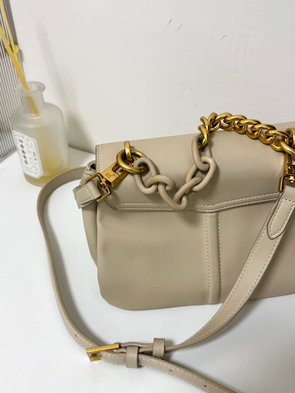 #我要賣 我要賣 RM robinmay燦金宇宙斜背包 - 二手交易板 | Dcard