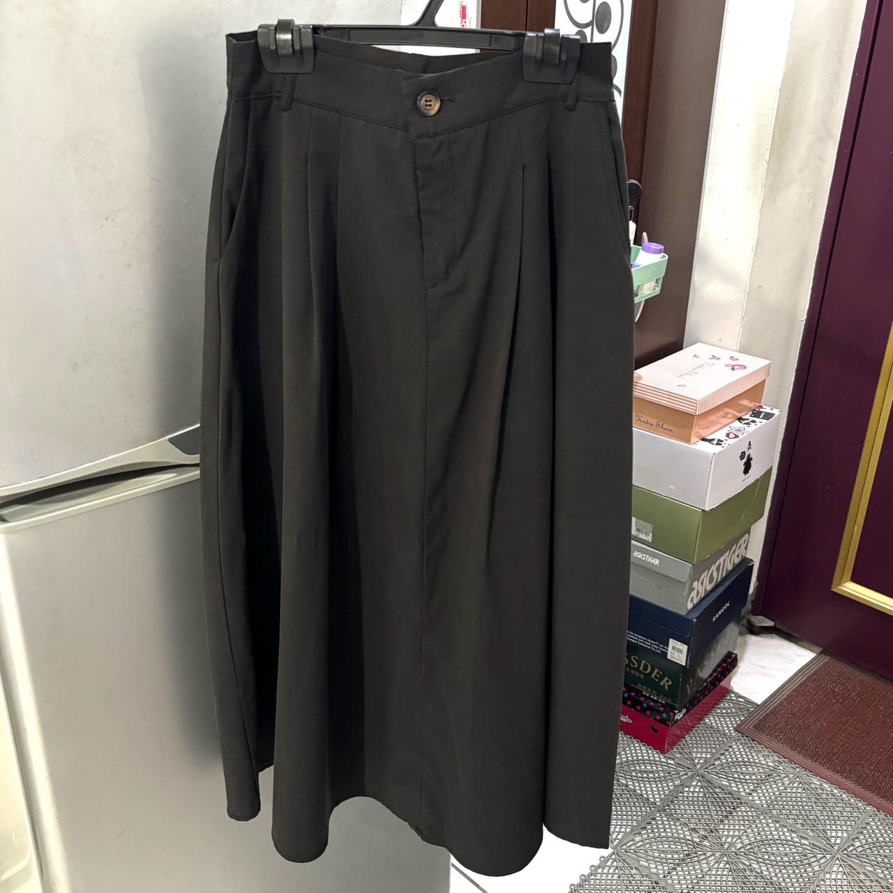 #我要賣 清衣櫃part two.ᐟ.ᐟ50圓起 很多很多襯衫 背心 長裙 短褲 - 二手交易板 | Dcard