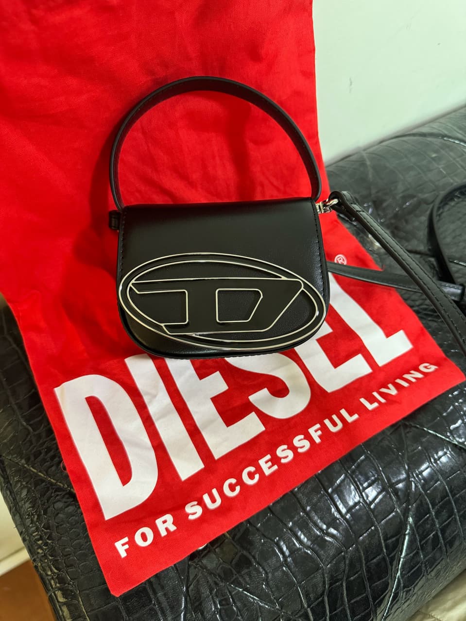 #我要賣 已售出 DIESEL 叮噹包 - 二手交易板 | Dcard