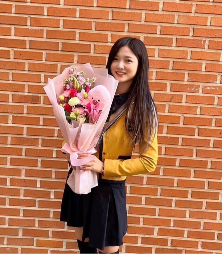 #閒聊 🎓今天公開的idol畢業照🎉 - B69 留言 | Dcard