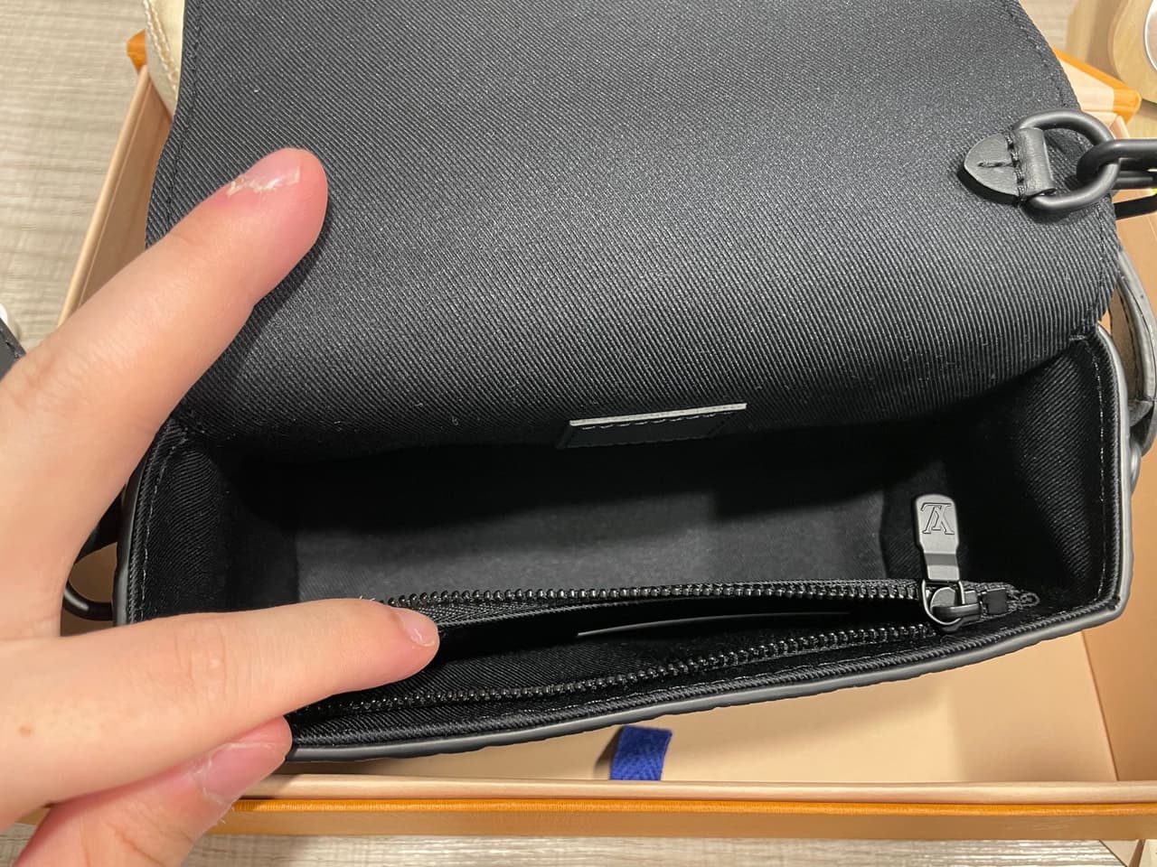 #開箱 #開箱 東京銀座LV購入 Steamer隨身錢包 - 精品板 | Dcard