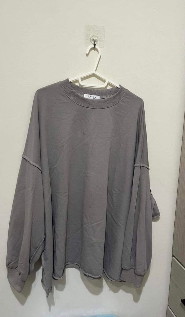 #我要賣 #售很新的二手衣 - 二手交易板 | Dcard