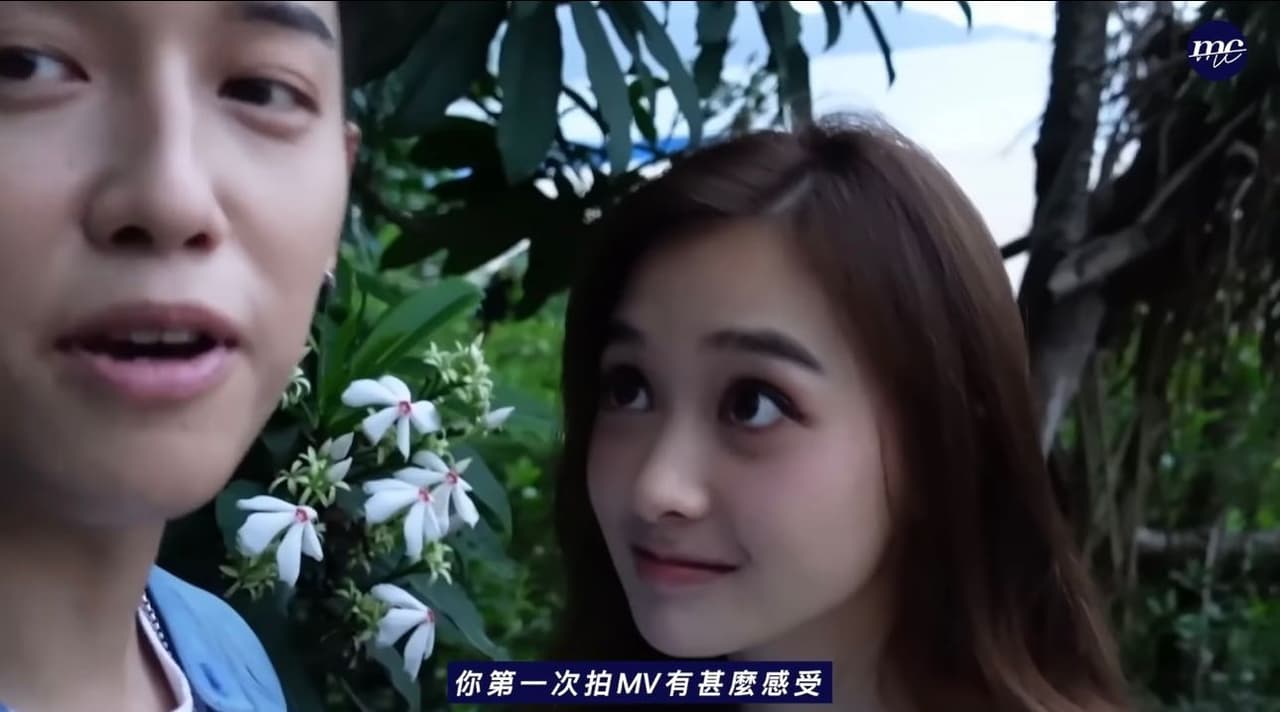 反對無效mv拍攝嗰陣 MC同Santis根本喺到互撩緊🫢 - 港澳追星板 | Dcard