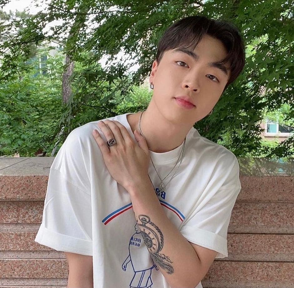 #分享 寶藏 R&B 歌手 JUNNY：跟 IU、SHINee、EXO、NCT 都合作過、RUN ON 插曲... 新一代男神到底還有什麼不會 ...