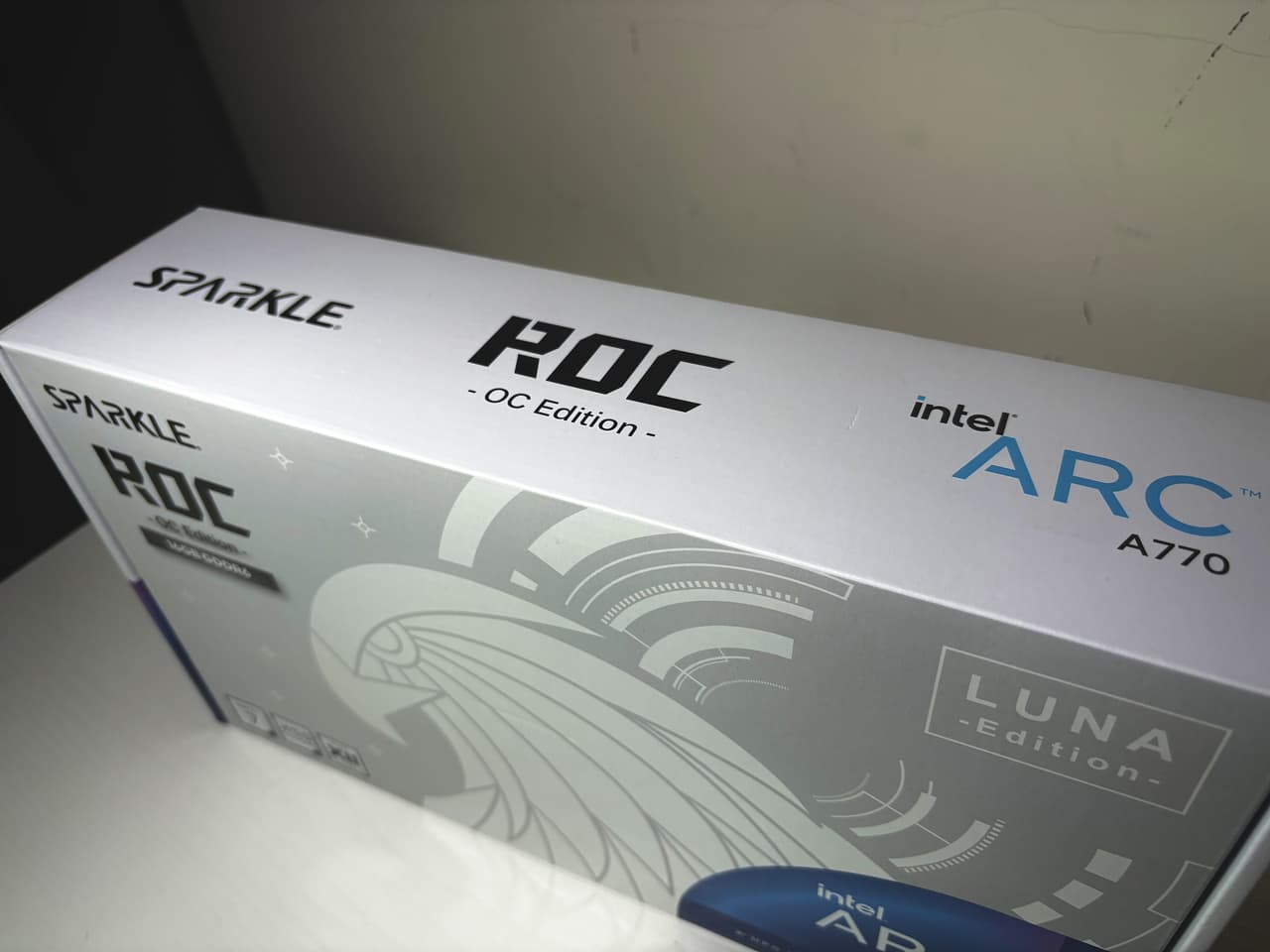 「月白風清，大鵬展翅」SPARKLE 撼與 Intel Arc A770 ROC Luna Edition #開箱 - 3C板 | Dcard