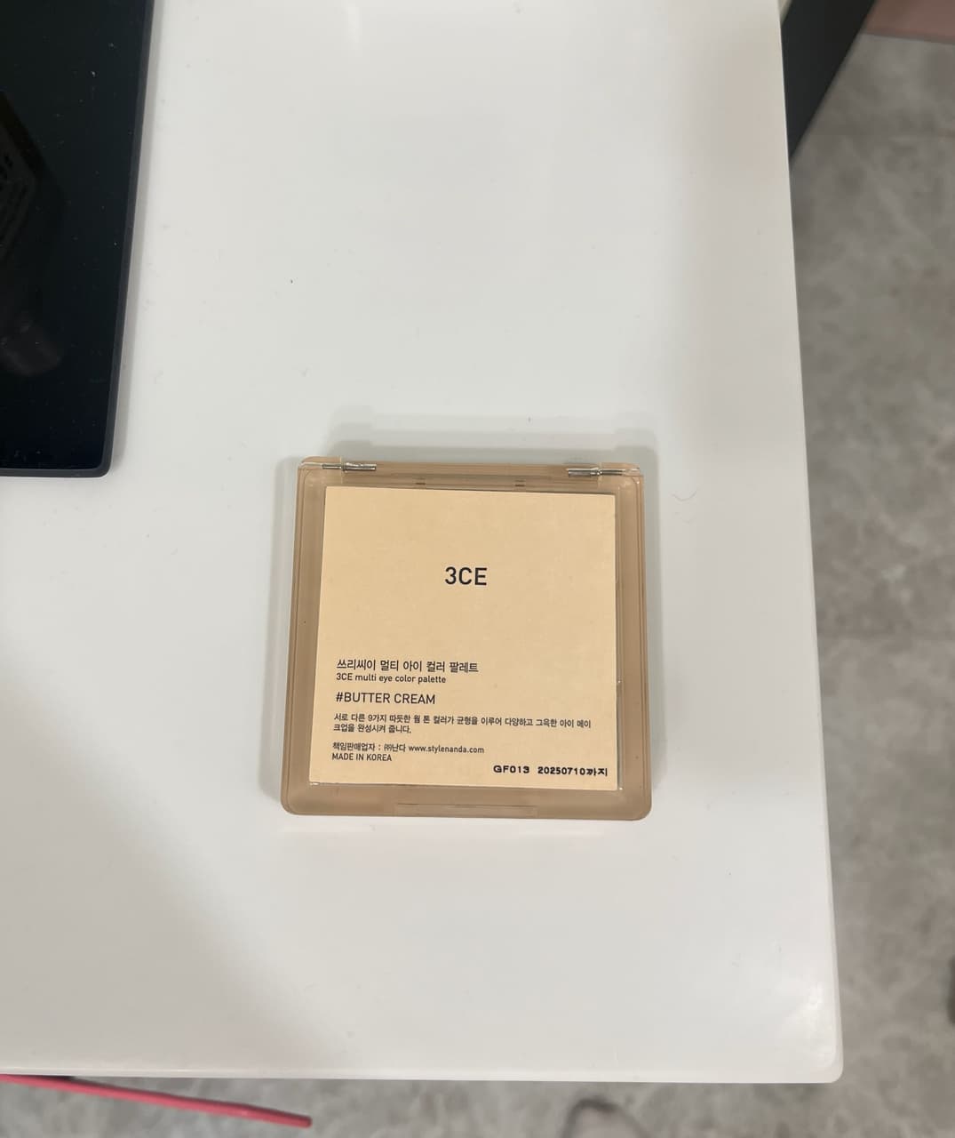 #我要賣 （已售出）降價售！3CE眼影盤 butter cream - 二手交易板 | Dcard