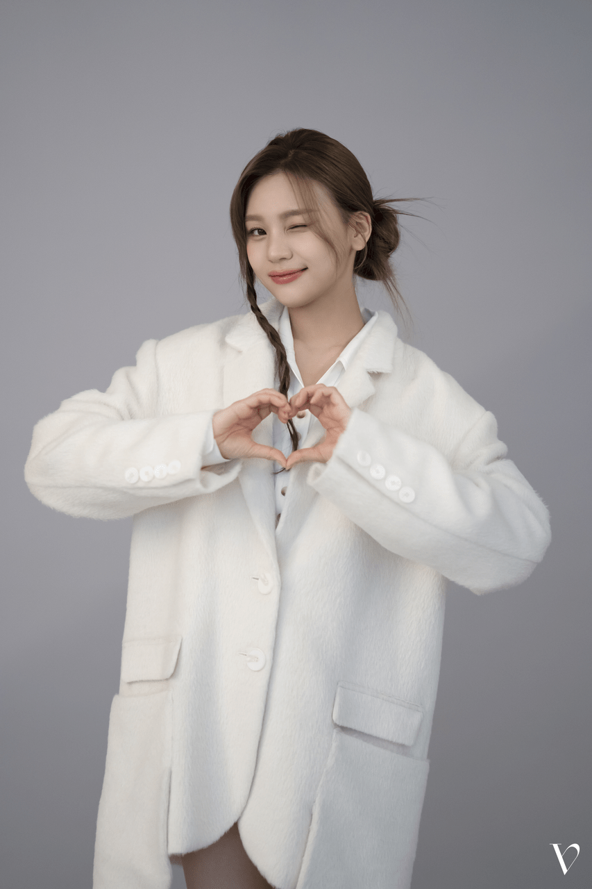 #更新 #照片 230327 VIVIZ Esquire畫報拍攝現場花絮 - GFRIEND板 | Dcard