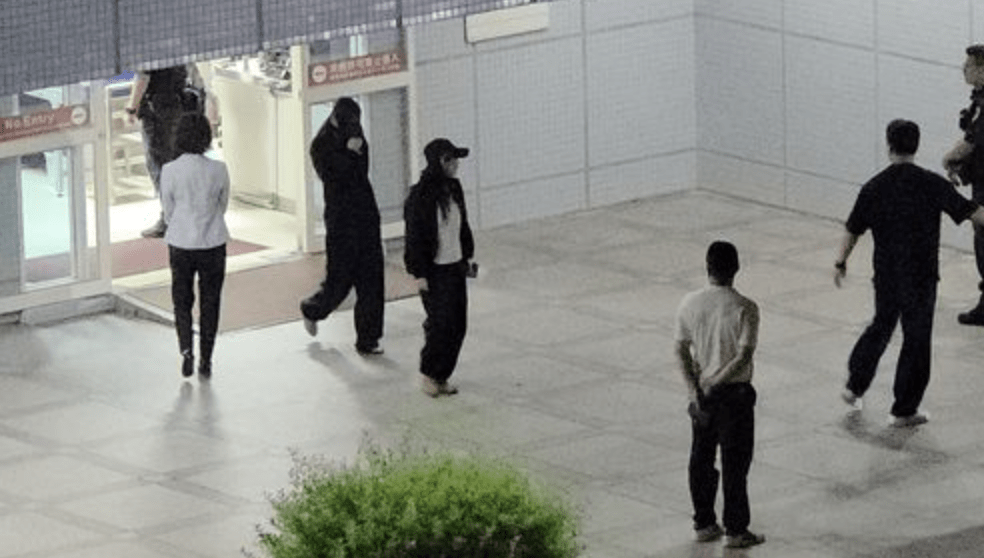 BP 終於來了！深夜抵達高雄 - 追星板 | Dcard