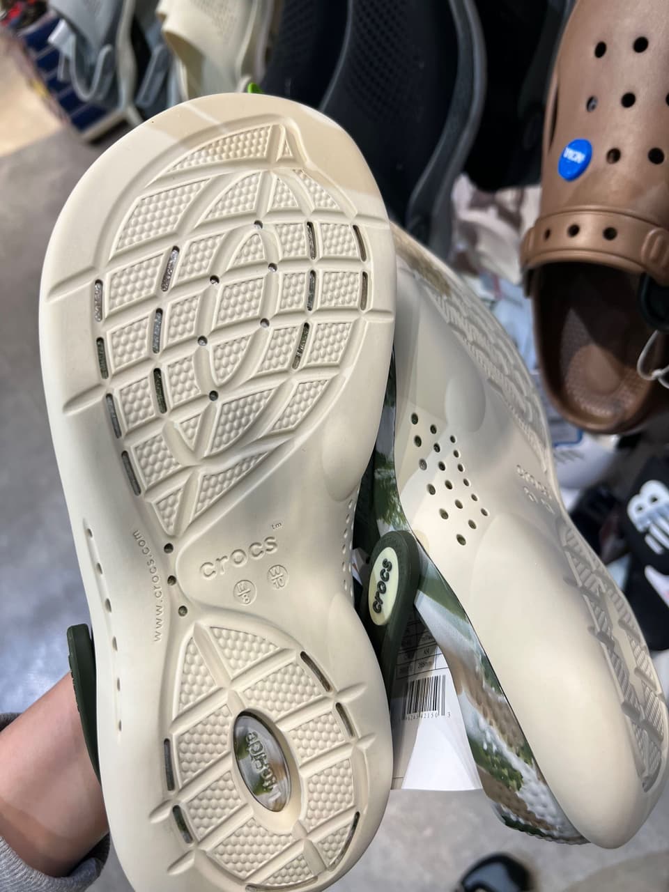 花了2780 以後再也不買crocs - 心情板 | Dcard