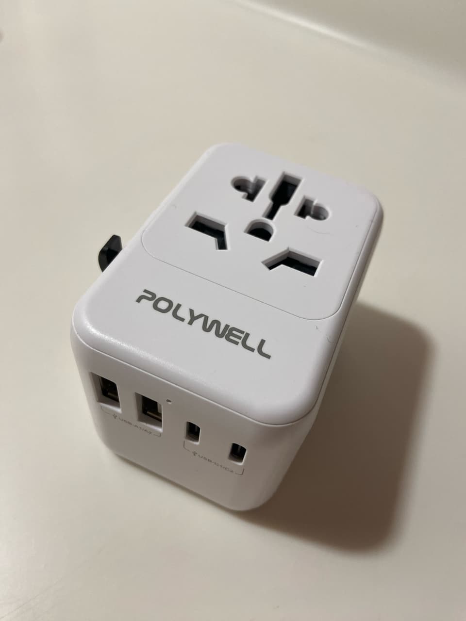 好物推薦 🔌 出國一定要帶的萬國轉接頭！我靠它一顆撐完整趟法國🇫🇷旅行 - 我是高杯🌻 (@iamkpc) | Dcard