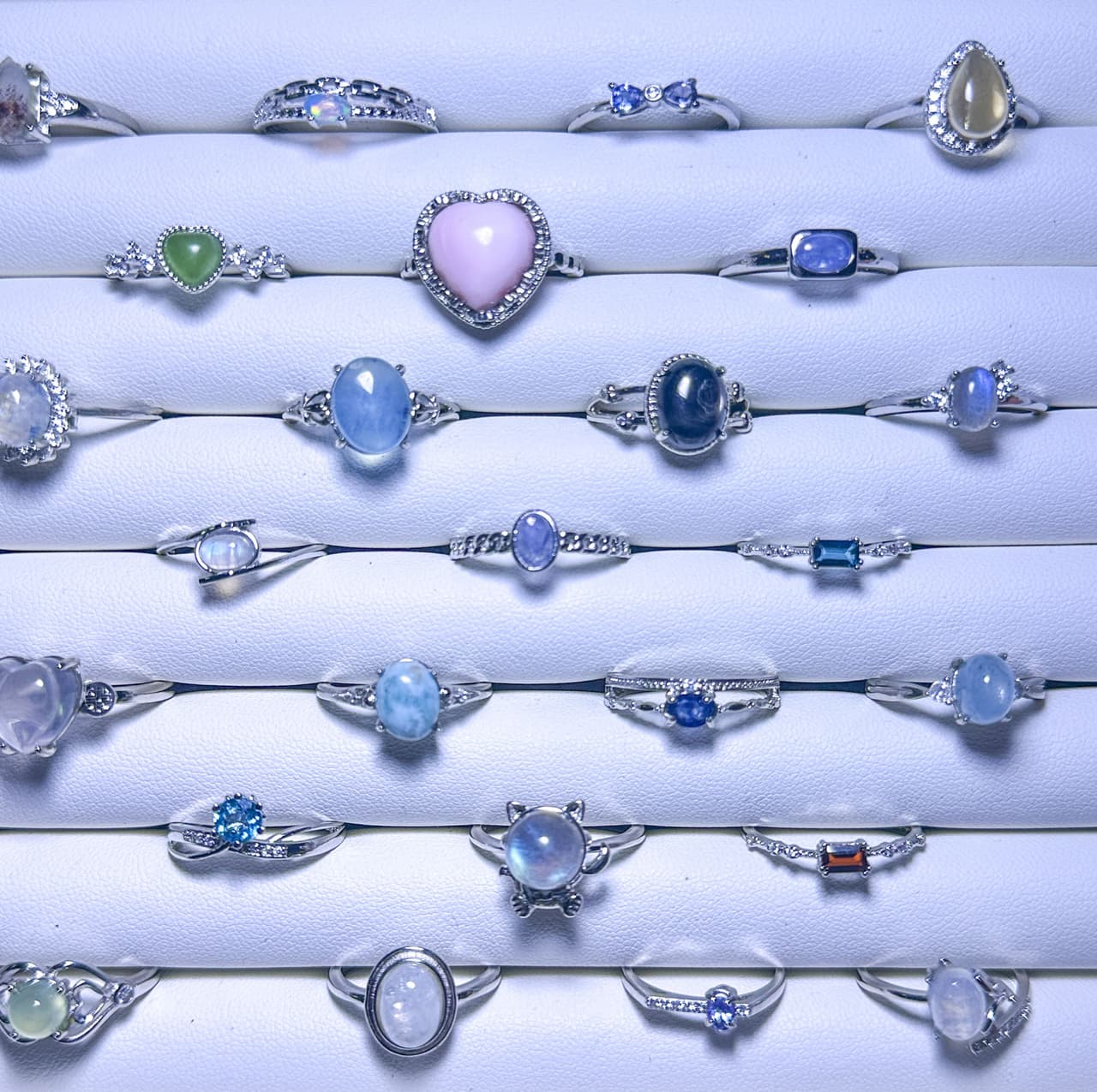 拋售清倉清倉！！ 兩個戒指150、350。 之後不賣這些了， 種類太多搞死自己.... 採盲盒許願模式！ 如果你喜歡我挑的款絕對不能錯過， 戒指還有很多沒插盤。 賣場這邊下單！ https ...