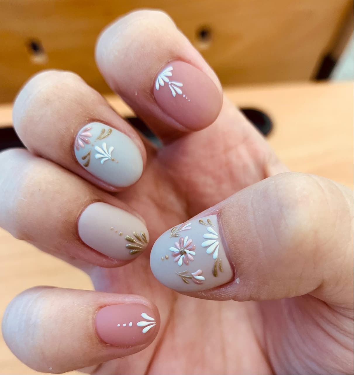 想做了好久的花磚 美甲板 Dcard