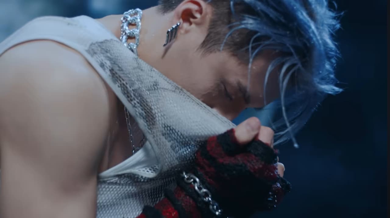 一起看月彎彎歌詞＆MV意境推測 - Ozone板 | Dcard