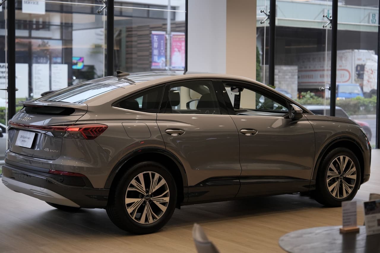 Audi Q4 Sportback e-tron 45 advanced｜金屬迷霧灰 Typhoon Grey 2L｜實車分享 - 汽車板 | Dcard