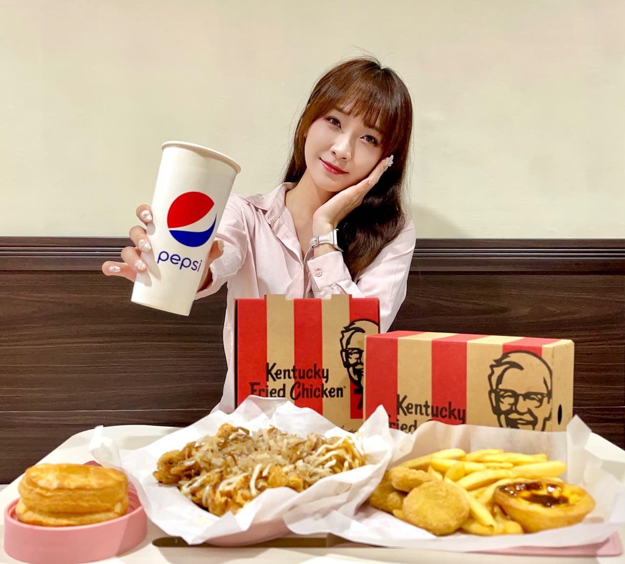 KFC那個令人為之瘋狂的口味回歸了！還加碼更進階！ #肯德基 #大阪燒無骨脆雞 #比司吉 - 璘璘LingLynn (@linglynn) | Dcard