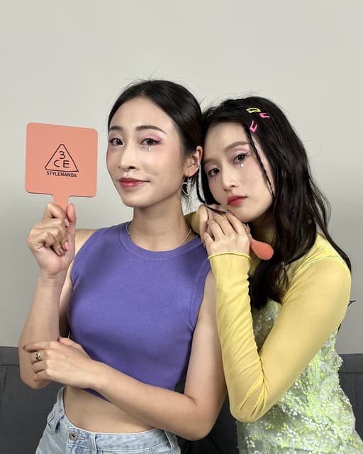 今天去Dcard拍攝Y2K妝容💜 3CE底妝+彩妝 0修圖直出！這波新品必收 - 樂佩 Yolanda (@ariel0329) | Dcard