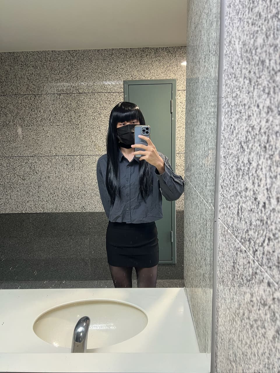 裙子也太短 - 嫣然 (@blackwall) | Dcard