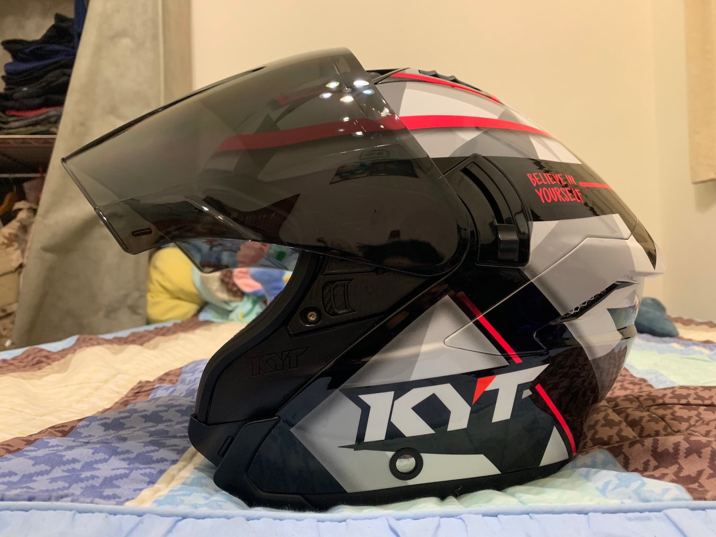 【開箱聞】KYT NFJ #41 (18P全彩) - 機車板 | Dcard