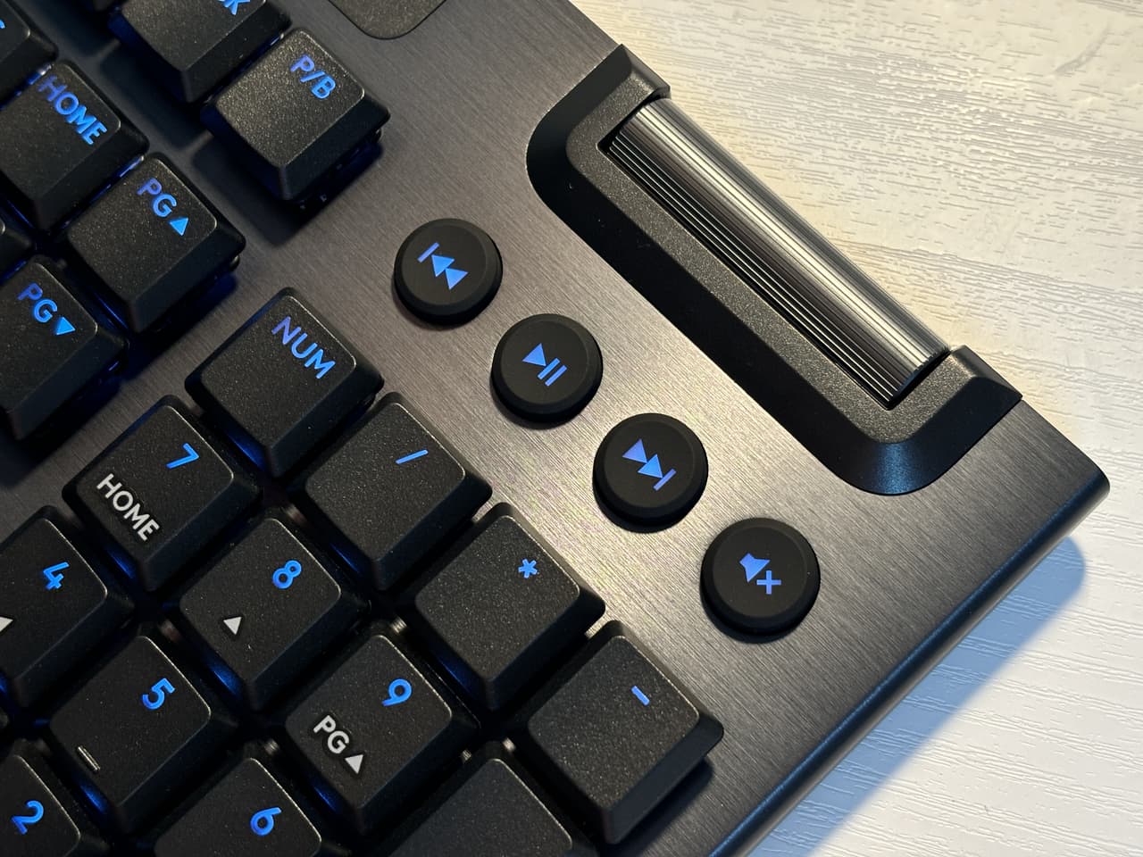 【開箱】「年度最強電競鍵盤」！？ Logitech G915 X 機械矮軸 體驗心得 - 3C板 | Dcard