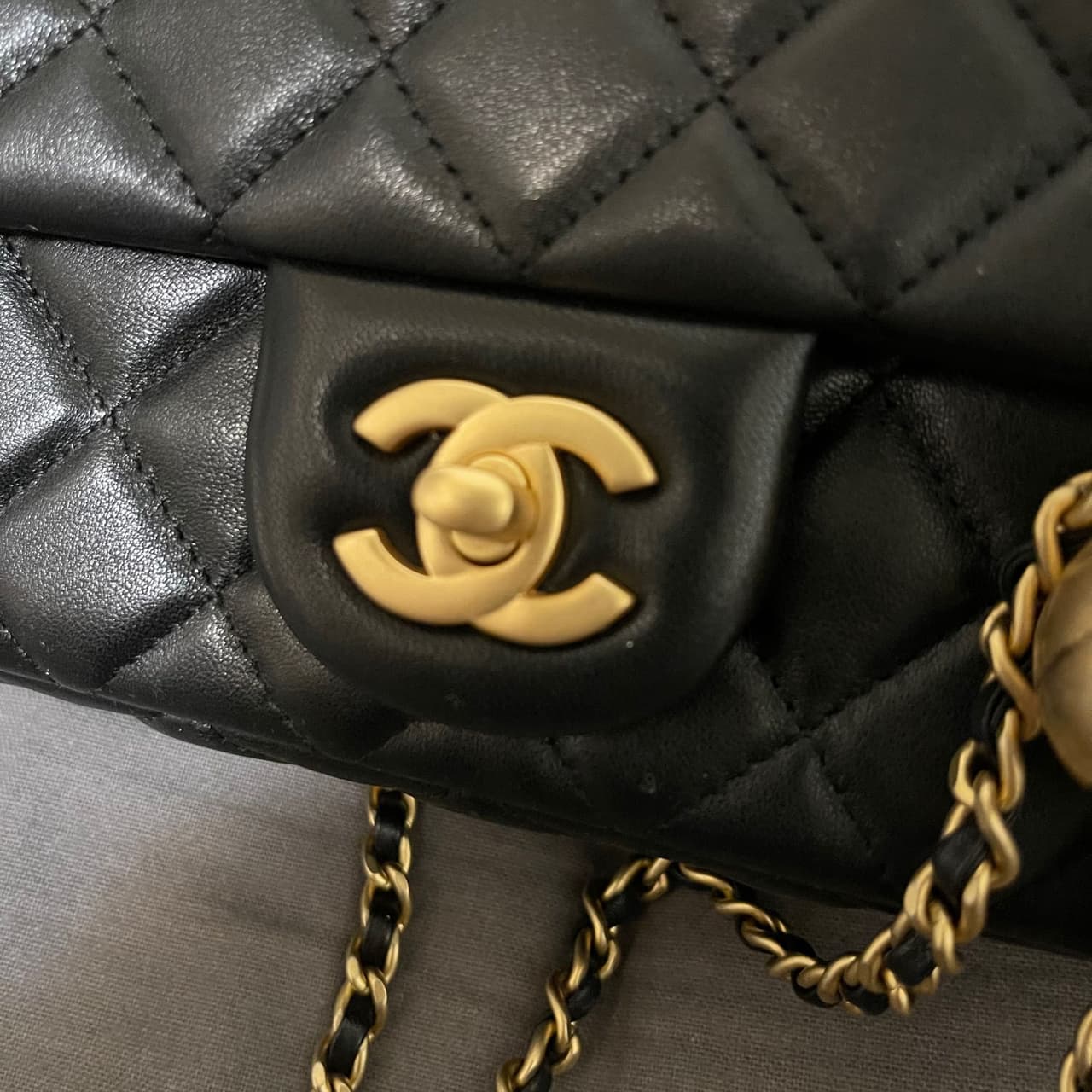 #開箱 終於！開箱CHANEL 金球 mini CF20💛 - 精品板 | Dcard