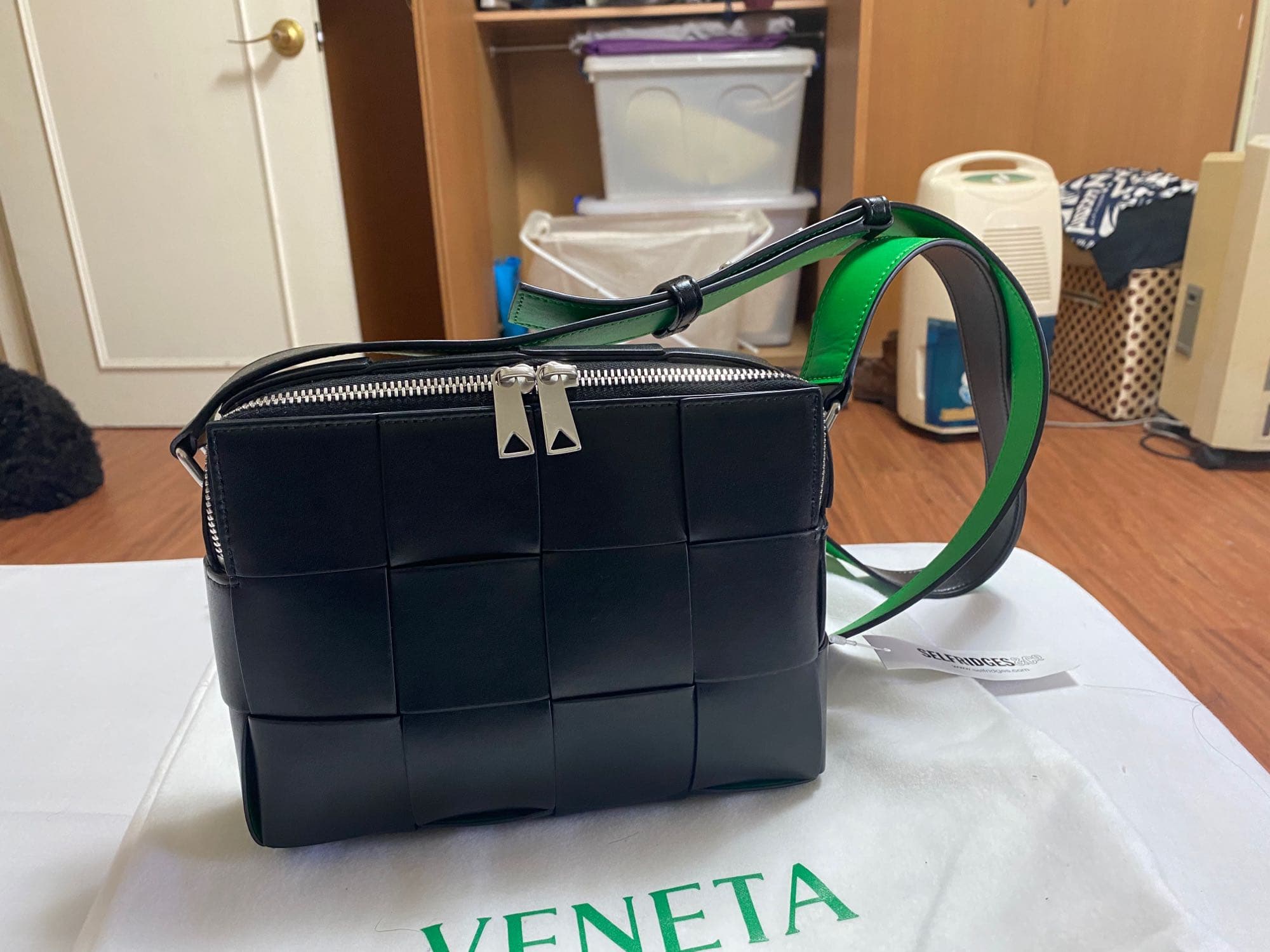 #開箱 BV cassette camera bag men 開箱 *補實背照* - 精品板 | Dcard