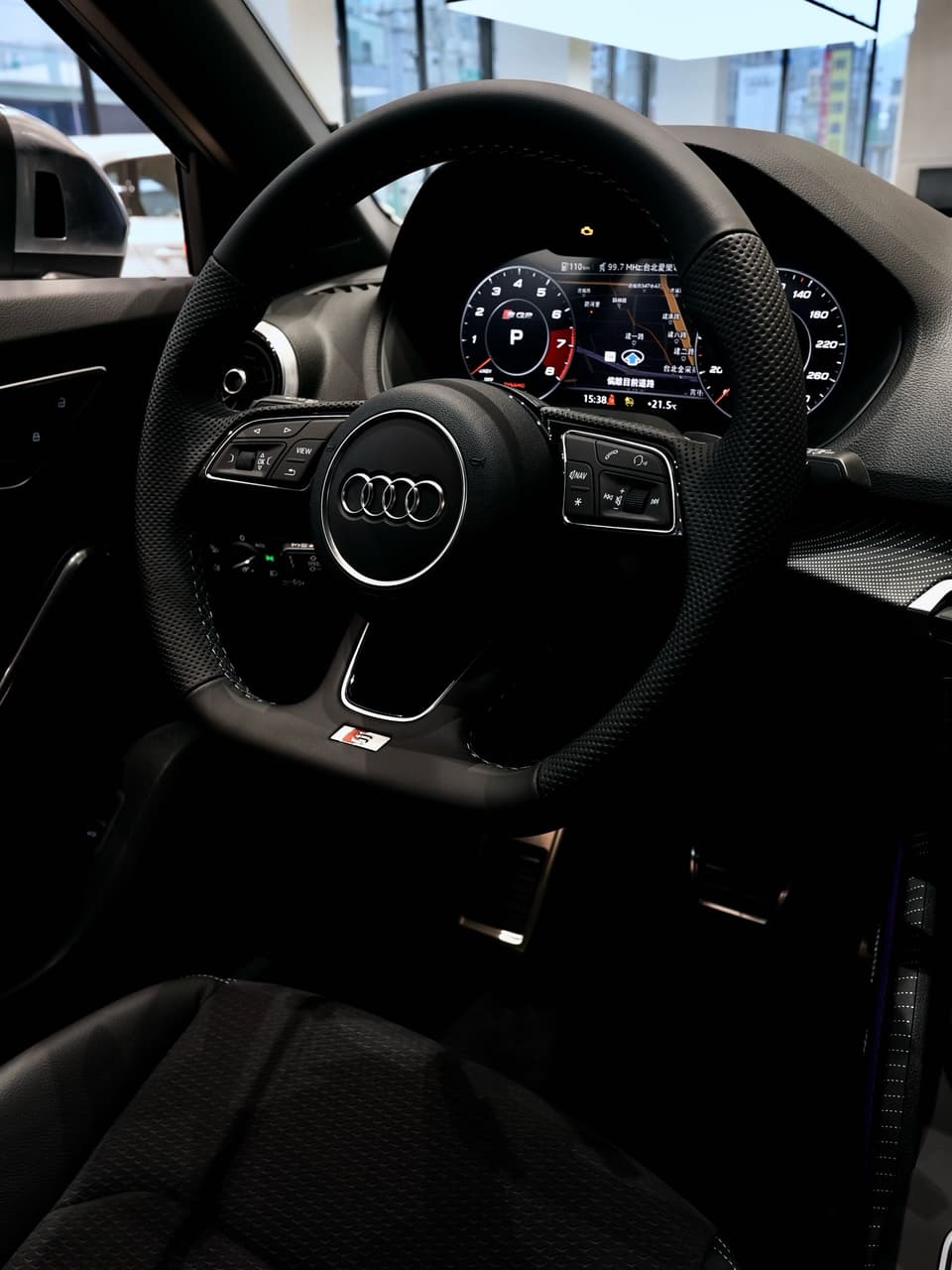 年輕人首選！ 性能小鋼炮 CUV —— Audi SQ2｜實車分享 - 汽車板 | Dcard