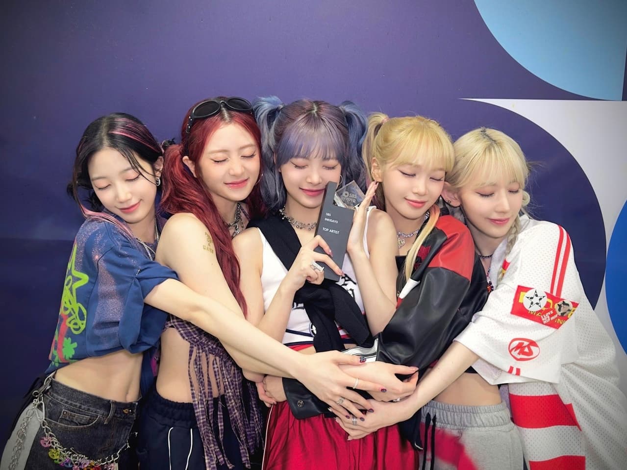 #集中討論 LE SSERAFIM 2/19 迷你三輯《EASY》回歸 - B169 留言 | Dcard