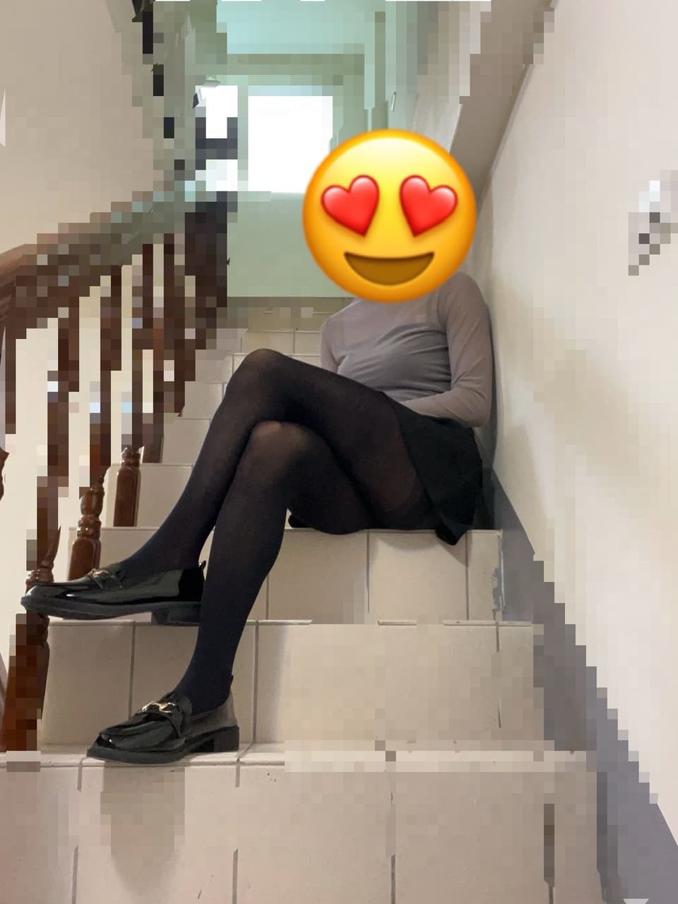 今天穿這樣出門應該比較正常 - 嫣然 (@blackwall) | Dcard