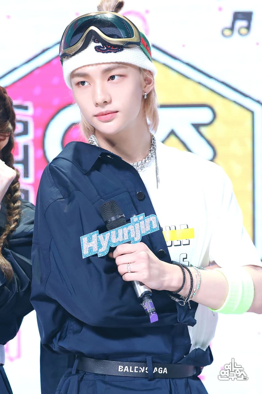 甘願就此墜落 | Stray Kids “𝑯𝒆𝒍𝒍𝒐 𝑺𝒕𝒓𝒂𝒏𝒈𝒆𝒓” (漫撕男女OST) - B277 留言 | Dcard