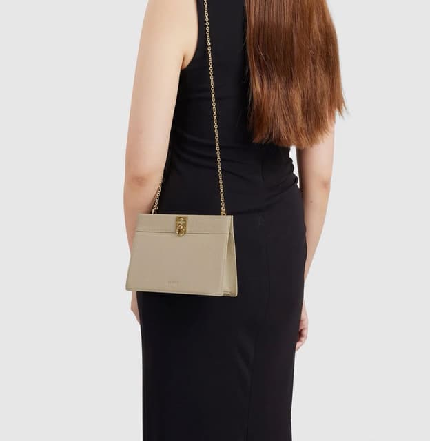 #我要賣 Cafuné STANCE CHAIN-奶杏色小包6500免運 - 二手交易板 | Dcard