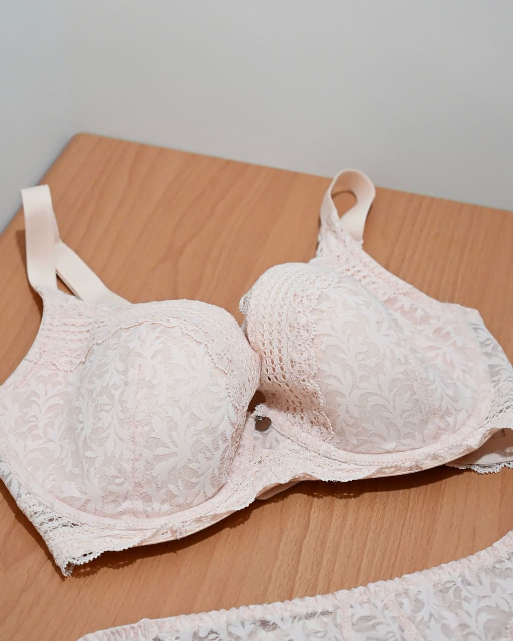#分享 大罩杯友善的甜美感內衣｜曼黛瑪璉HiBra大波系列高脅邊機能包覆款 - 女孩板 | Dcard