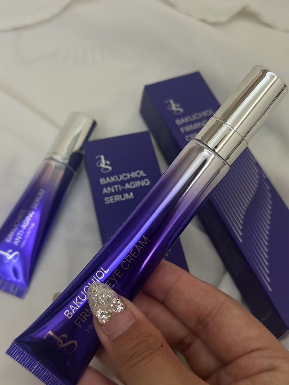 熬夜女孩救星 婕洛妮絲類A醇緊緻撫紋眼霜＆類A醇抗老精華🩷」｜D卡實測員 - Hanna🧚‍♀️ (@hh___7x) | Dcard