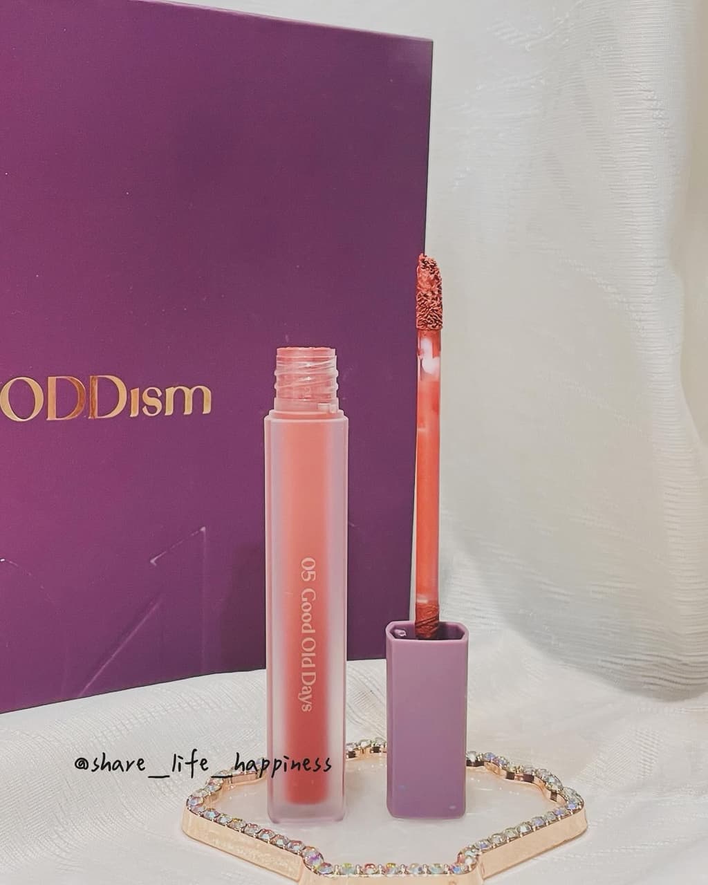 絕美唇彩— ODDism盡情迷絨唇釉全系列試色開箱 #文末抽獎 #唇釉 #霧面唇彩 #唇泥 #我來開箱 - 仙人掌🌵 (@bb105) | Dcard