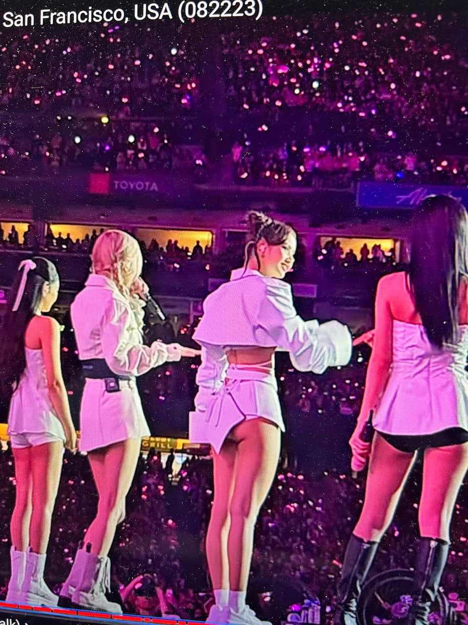 #討論 Lisa 在SF 的outfit - BLACKPINK板 | Dcard