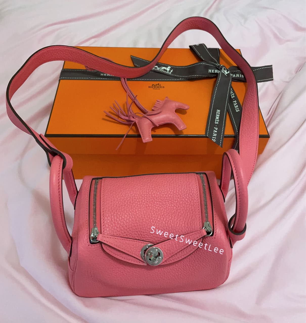 #開箱 Hermès Mini Lindy 8w粉💕twilly綁帶分享 - 精品板 | Dcard