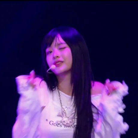 #分享 一些昨天weverse con我很喜歡的Hanni熱推🐰（多圖） - NewJeans板 | Dcard