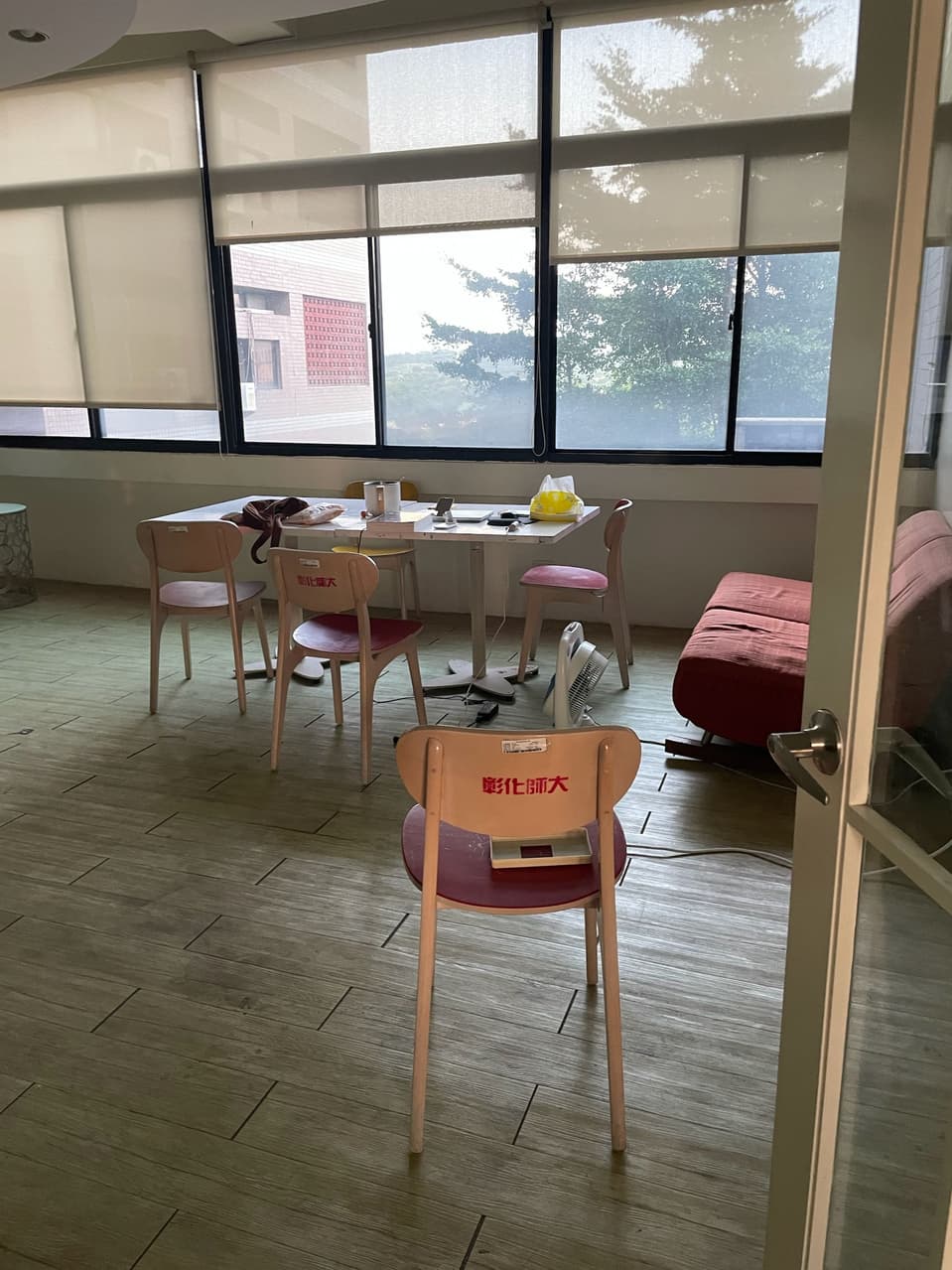 九舍六樓自習室當自己家？ 彰化師範大學板 Dcard