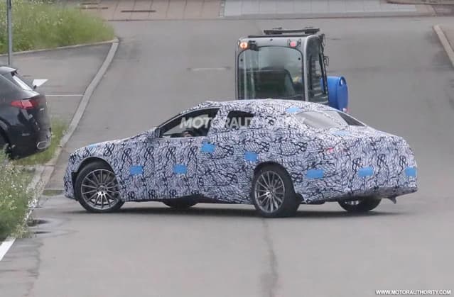 賓士S-Class 小改款偽裝車捕獲 - 汽車板 | Dcard