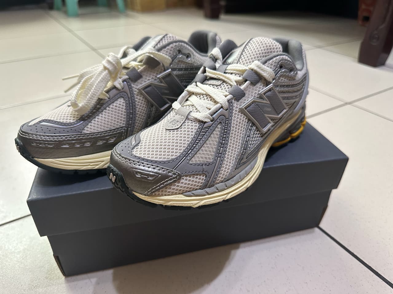 #我要賣 賣鞋1906R - 二手交易板 | Dcard