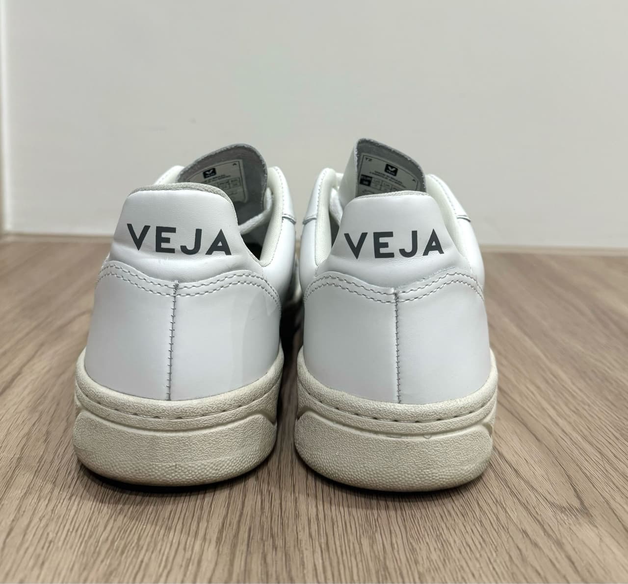 #售二手 （已售出）VEJA V10小白鞋 - 二手交易板 | Dcard