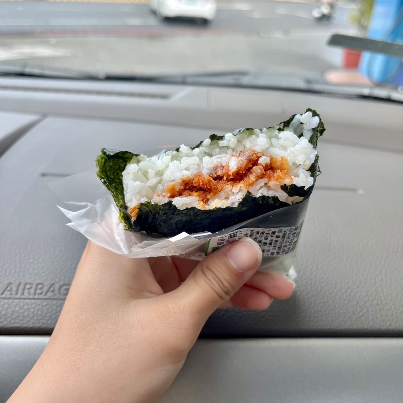 全家新品🌟椒麻肉鬆飯糰 - 小檸檬🍋 (@yi_05) | Dcard