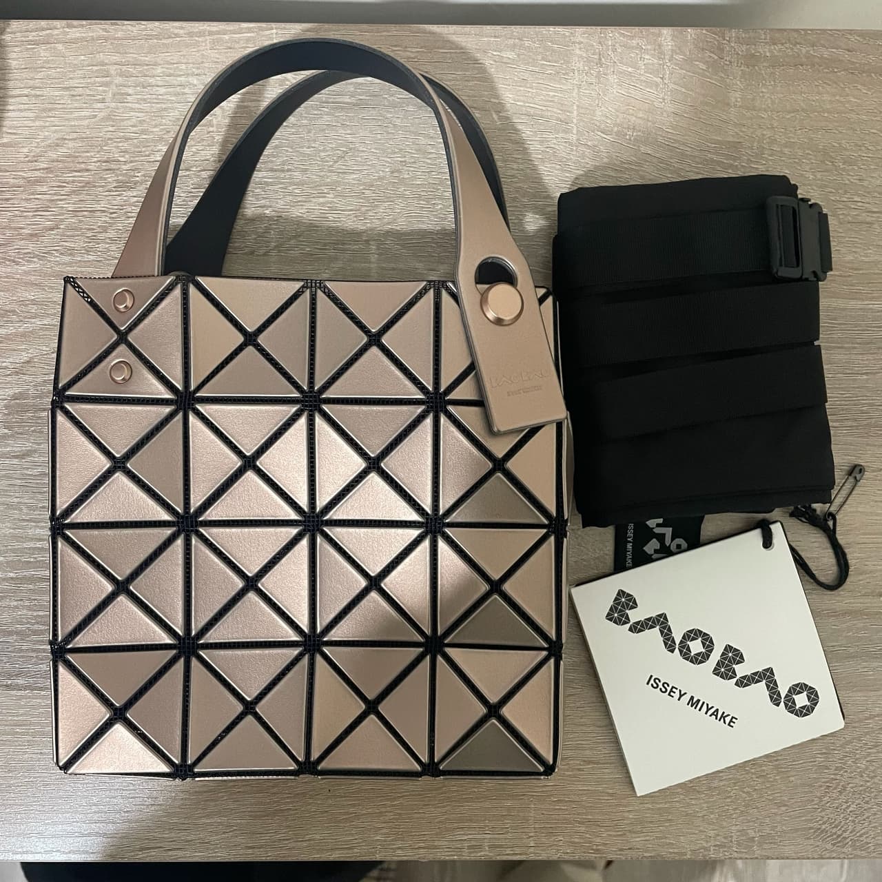 #我要賣 #我要賣 #BAOBAO三宅一生 琥珀橘 4X4 小方盒（已售出） - 二手交易板 | Dcard