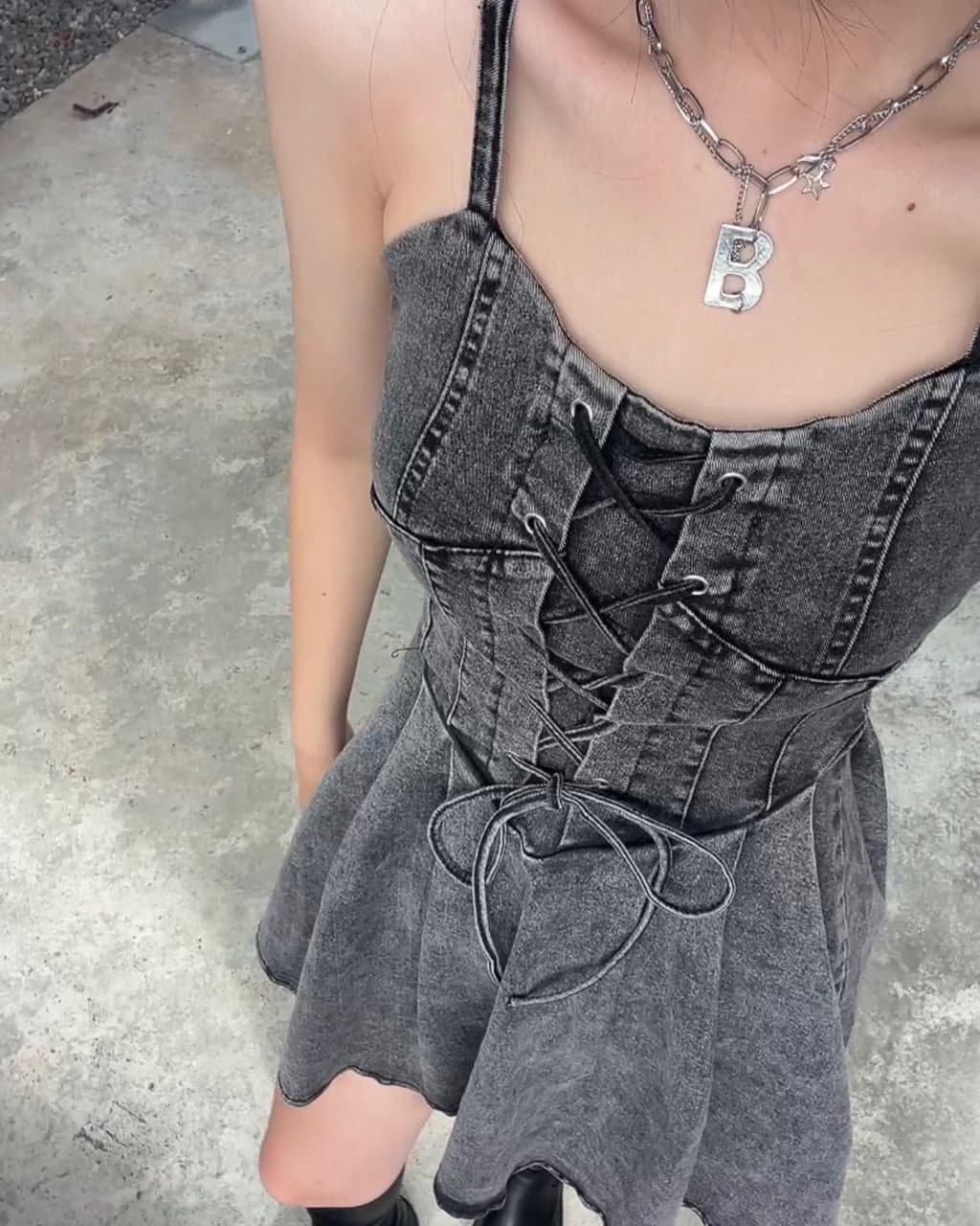 只穿過一次的連身裙 - Raina (@rainalin_9) | Dcard