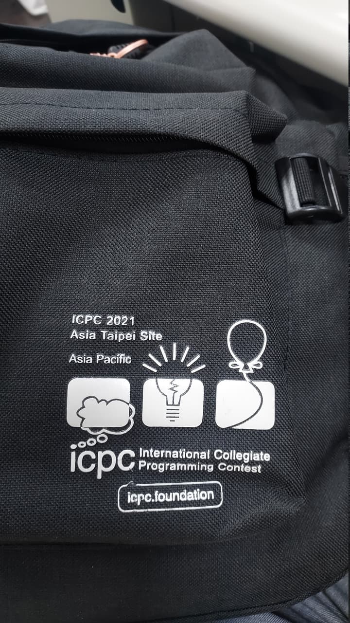 #分享 有人也覺得icpc送的背包很讚嗎www - 軟體工程師板 | Dcard