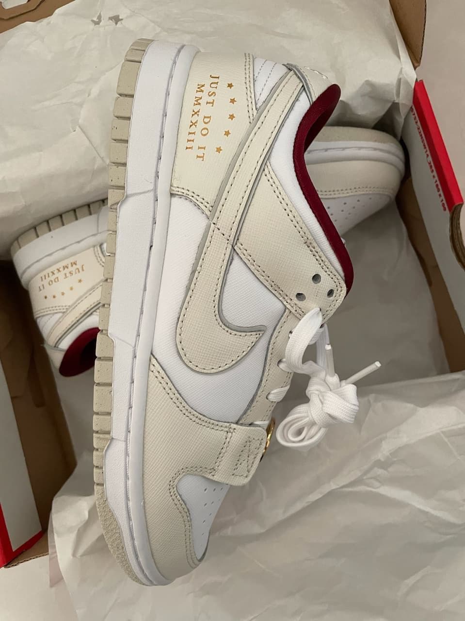 #我要賣 #我要賣 全新 Nike dunk low 金幣款 女鞋 米白（已售出 - 二手交易板 | Dcard