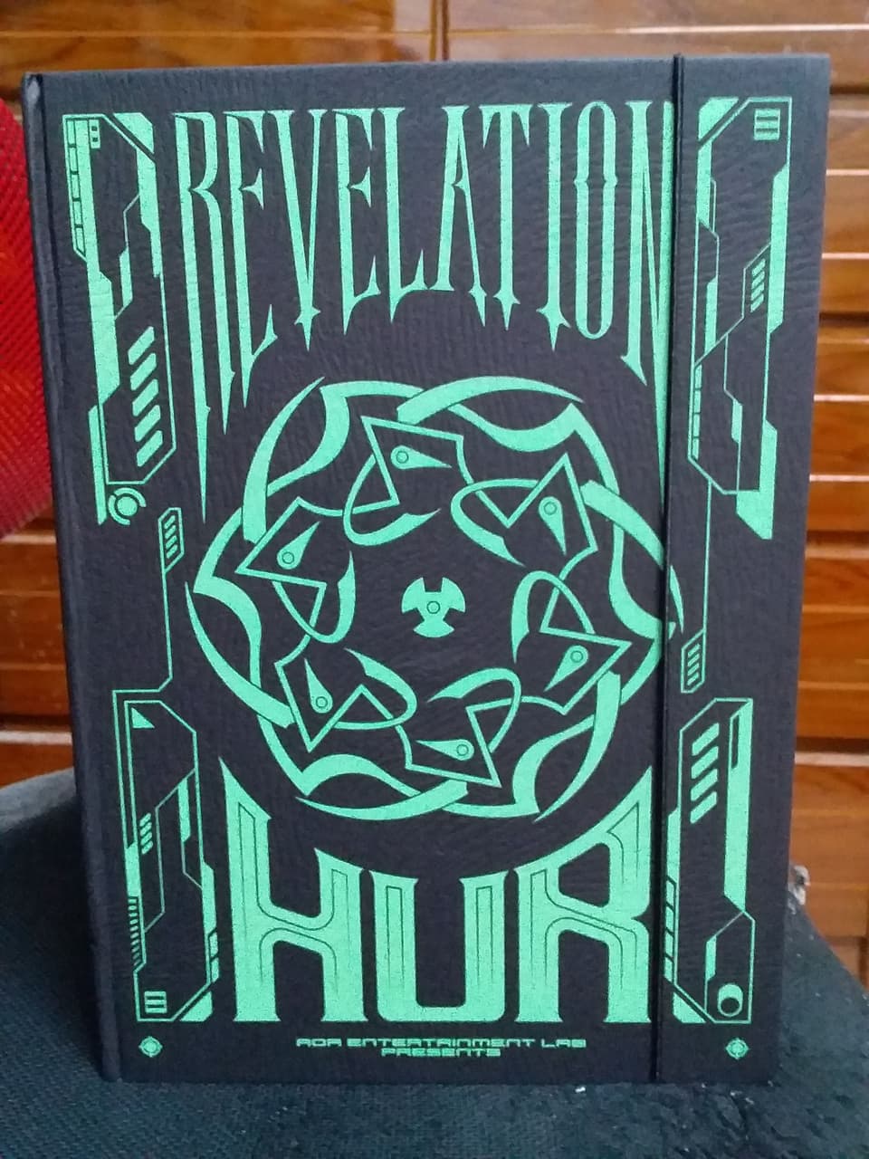HUR《Revelation 啟示錄》專輯組合裡的「神祕蠟燭」…… - 未來少女板 | Dcard