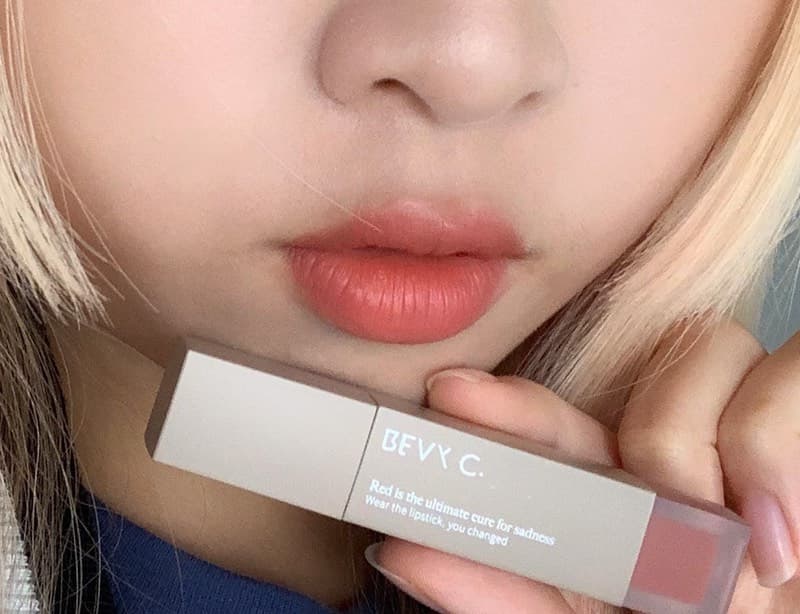 BEVY.C 超顯白唇釉 #1950呢喃天使 試色+心得 - 美妝板 | Dcard